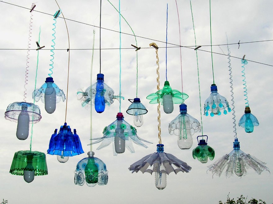 Veronika Richterová muestra el arte de reciclar botellas - Superingenio.com